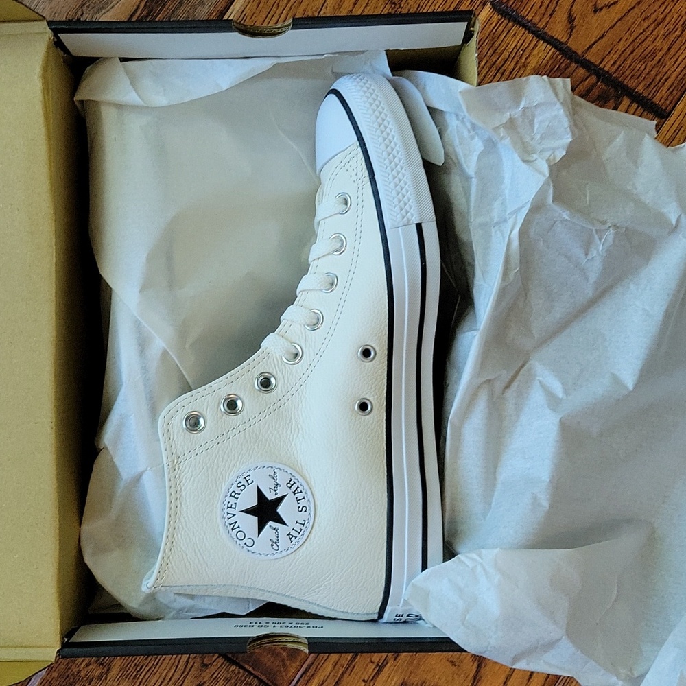 New In Box Converse Chuck Taylor Leather - Gem
